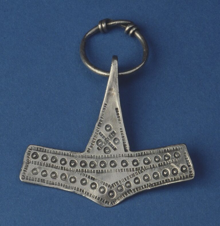 Thor in Norse Mythology: The Strong God of Thunder & Farmers